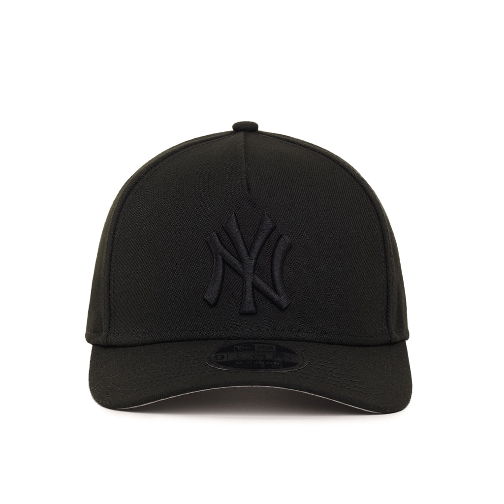 New York Yankees Black On Black 9Forty M-Crown A-Frame Snapback – CROWN ...